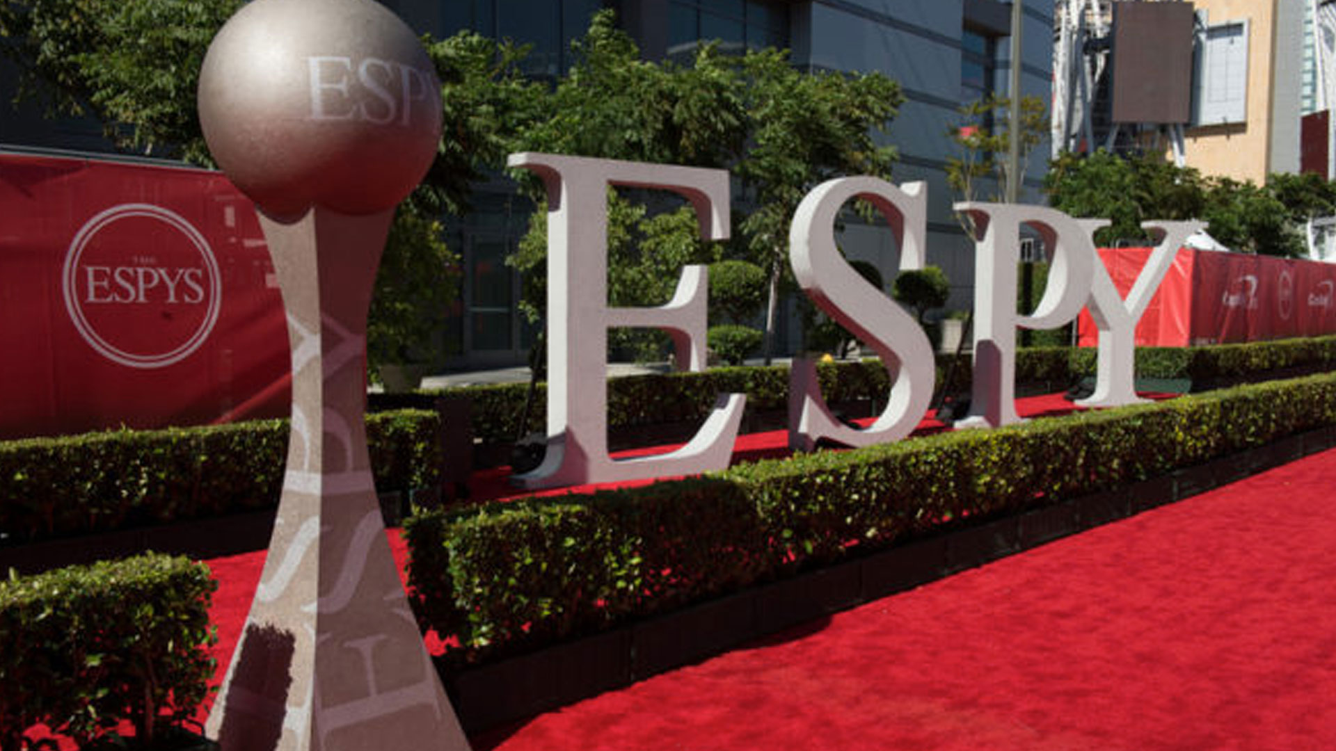 'Never, Ever Give Up': Faith-filled Moments at the 2018 ESPYS | CBN News