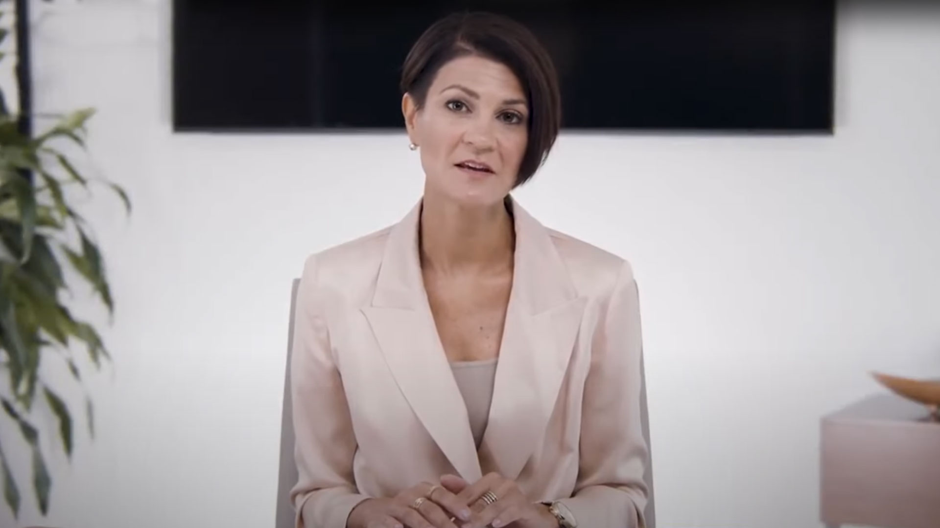 Sarah Davis Steps Down from RZIM Leadership Role to Launch New Ministry ...