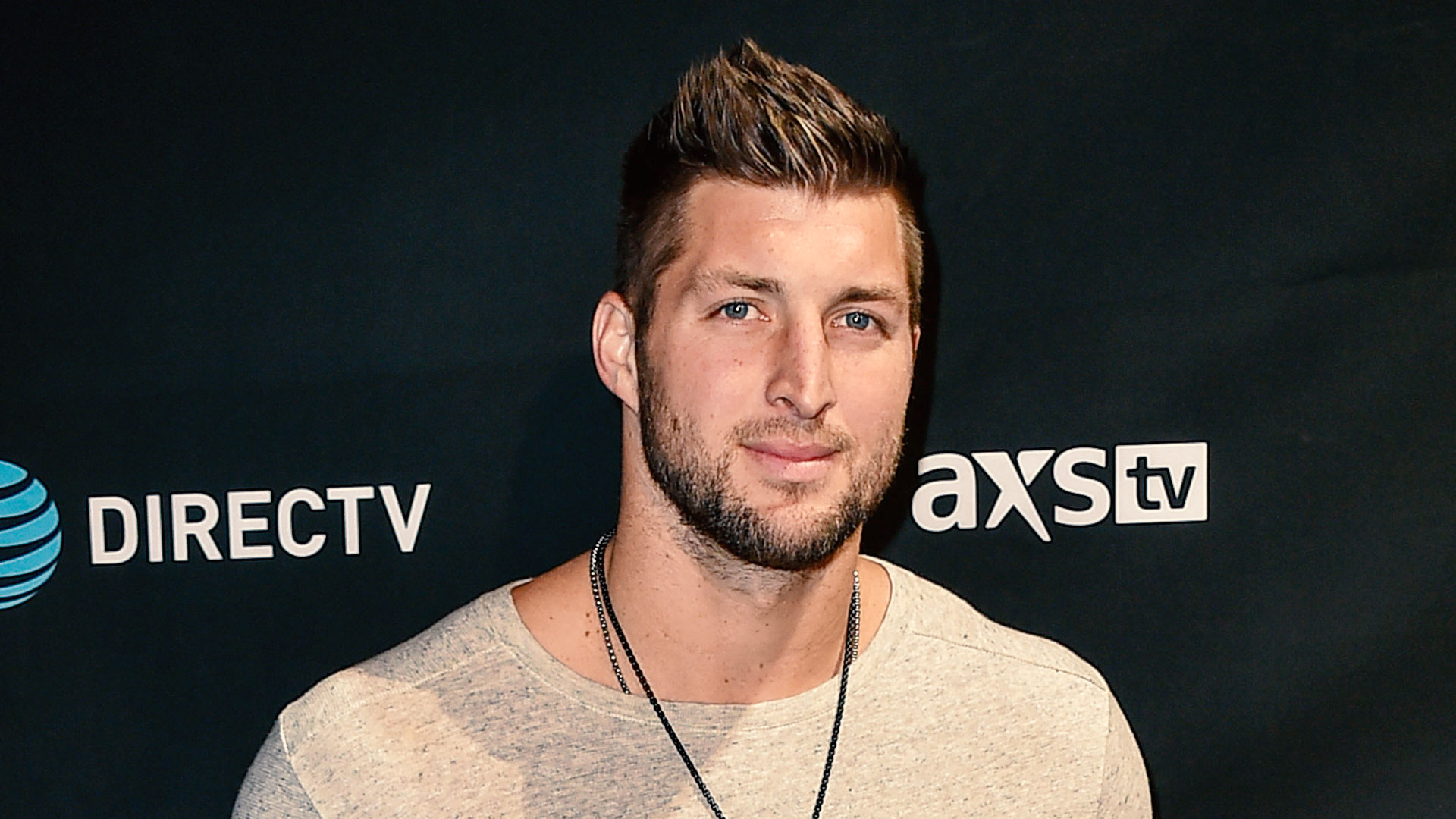 89-Year-Old Receives Answer to Prayer, Meets Tim Tebow | CBN News